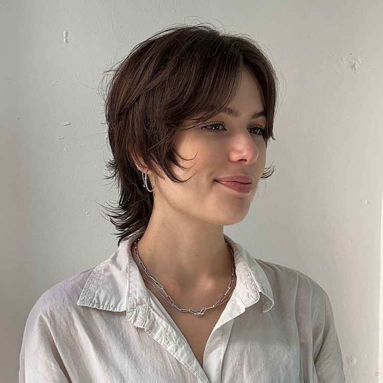 15 Short Wolf Cuts With Curtain Bangs | HairAide