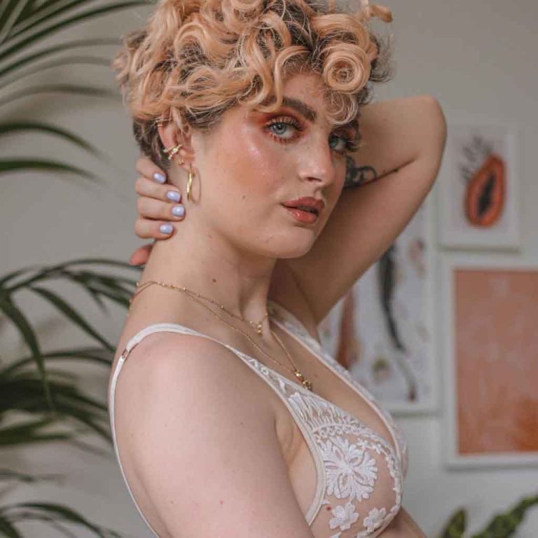 15 Magical Curly Pixie Cut Ideas | HairAide