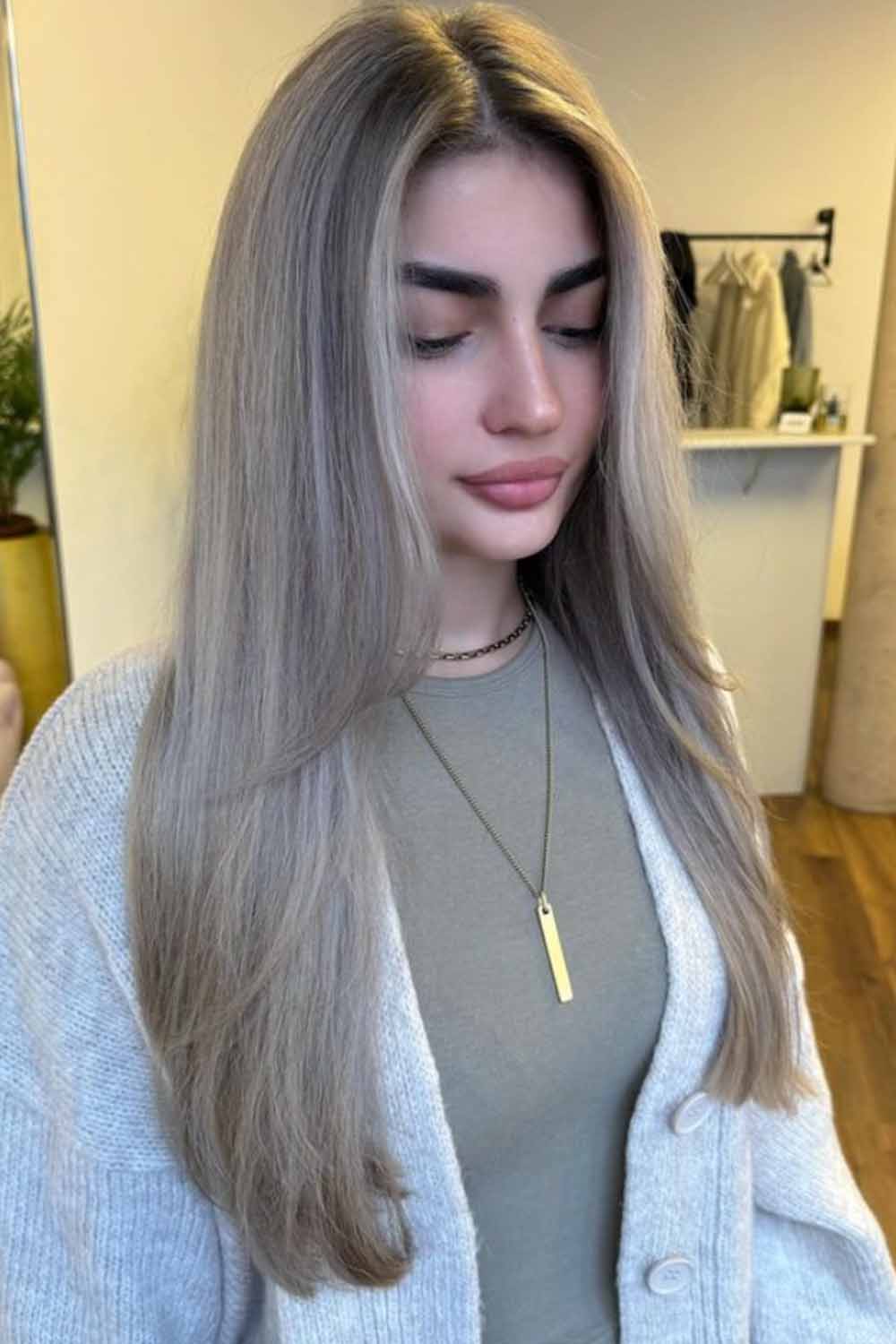 15 Fashionable Blowout Hairstyles for Women | HairAide